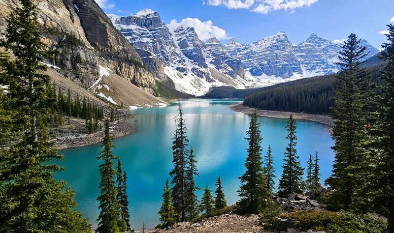 Calgary: Glaciers, Mountains, Lakes, Canmore and Banff Tour - The Role of the Guides