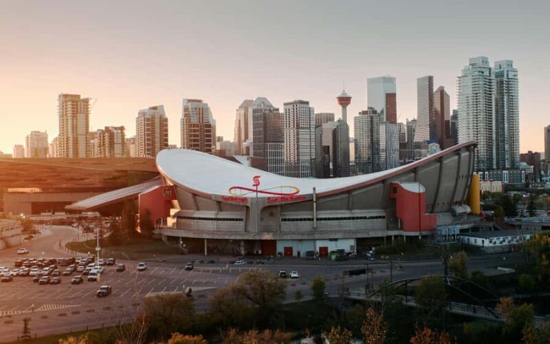 Calgary: Guided Couple City Tour with Stops for Photos - Price and Value
