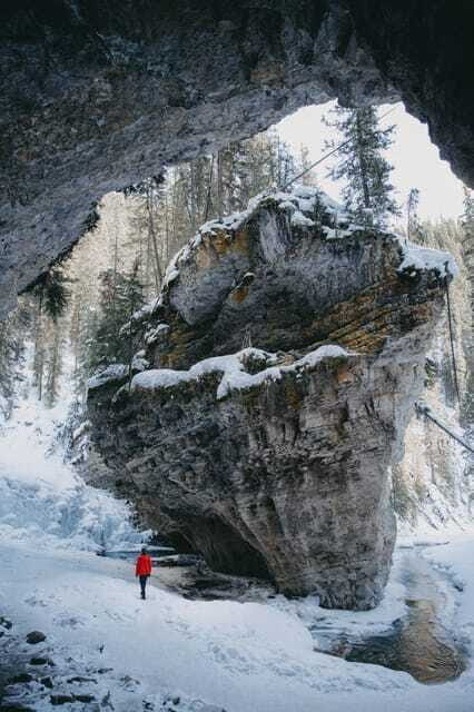 Calgary: Lake Louise, Emerald Lake, and Johnston Canyon Tour - Value and Price