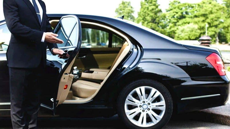 Calgary: Private Nightlife Tour with Bar Hopping - Discovering Calgarys Nightlife in Style