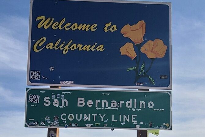 California desert, Red Rock Sign and Seven Magic Mts - Adapting to Different Travelers