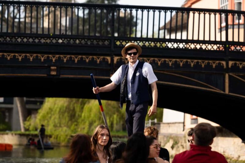 Cambridge: Punting Tour on the River Cam - A Detailed Look at the Punting Experience