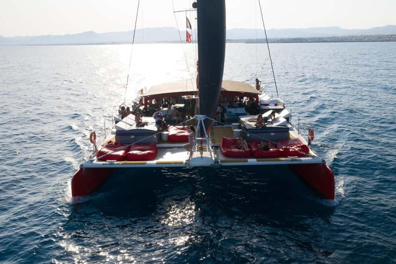 Cambrils/Salou: Coastline Catamaran 3h with drinks ,bed - Key Points