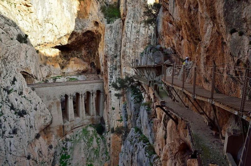Caminito del Rey: Bus Trip from Malaga Premium Tour with Official Tour Guide - Key Points