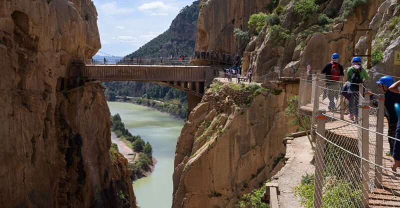 Caminito del Rey: Guided Tour with 1 Drink and Shuttle Bus - Key Points