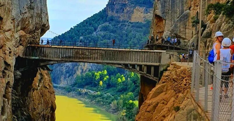 Caminito del Rey: Tour with Official Guide and Drink - Key Points