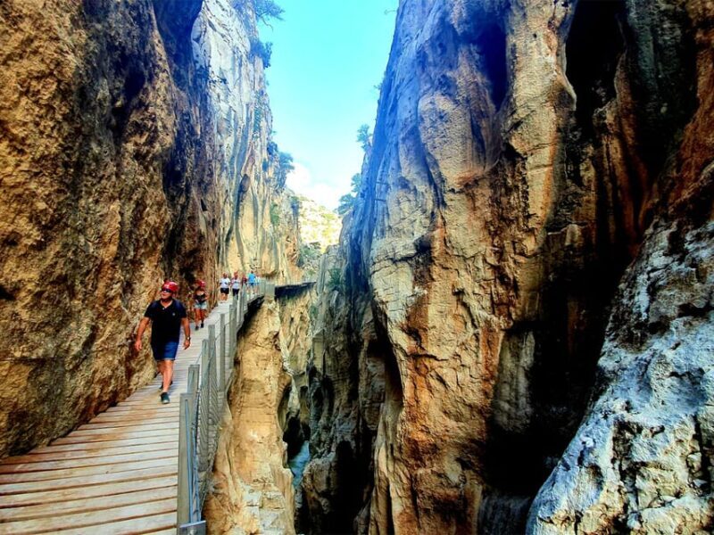 Caminito del Rey: Tour with Official Guide and Drink - Authenticity, Safety, and Group Experience