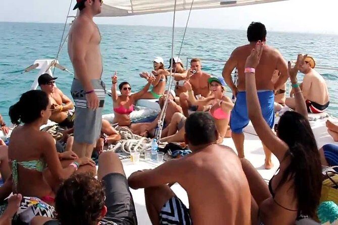 Cancun Adults Only Party Cruise to Isla Mujeres with Open Bar - Return Journey & Party Atmosphere