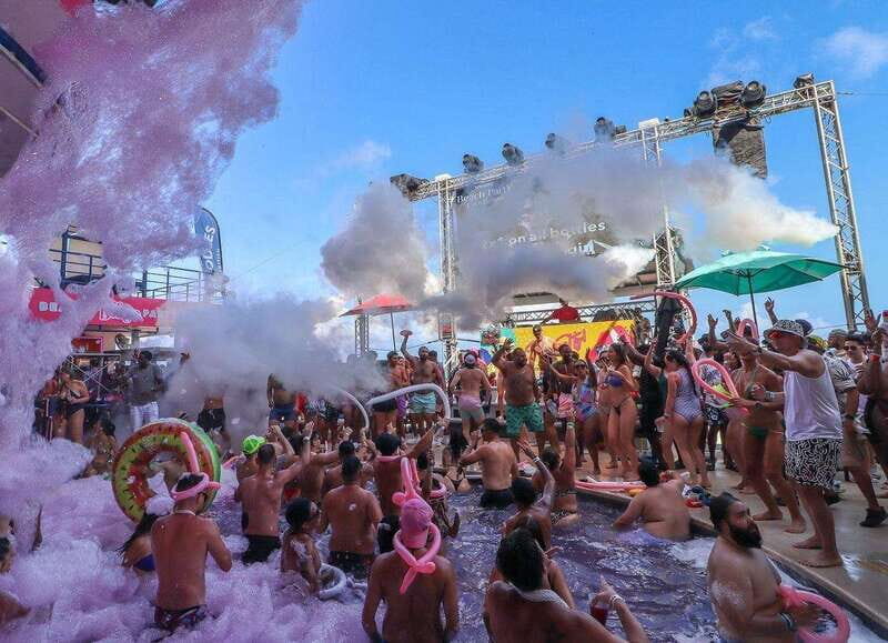 Cancún: Coco Bongo Beach Party Experience - Who Should Consider This Experience?
