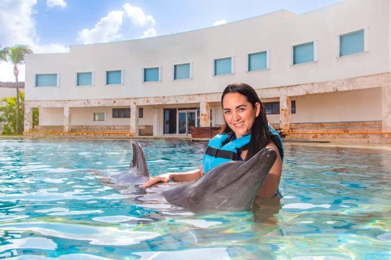 CANCUN: Dolphin Swim Adventure with buffet and soft drinks - Who Should Consider This Tour?