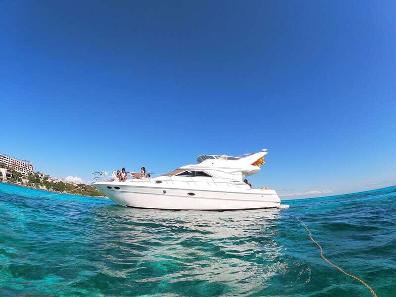 Cancun: Exclusive Sea Ray Express Bridge for 14 people - The Experience — Step-by-Step