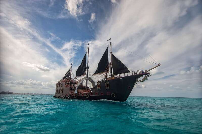 Cancún: Jolly Roger Pirate Dinner Cruise 2025 - Authenticity & Entertainment Quality