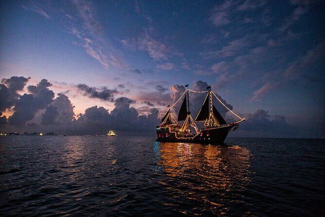 Cancun Lagoon Sunset Sailing Trip aboard classic Galeón with Dinner and Free bar - A Closer Look at the Experience
