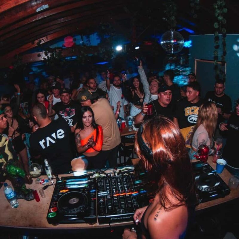 Cancún: One night in Exclusive Rooftops and Clubs of México - Key Points