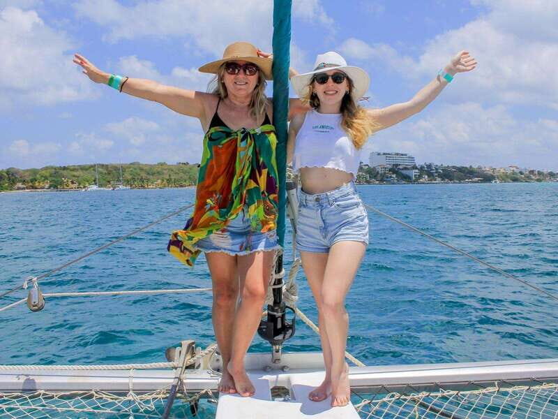 Cancun: Private Catamaran with Open Bar & Snorkeling Option - A Closer Look at the Experience