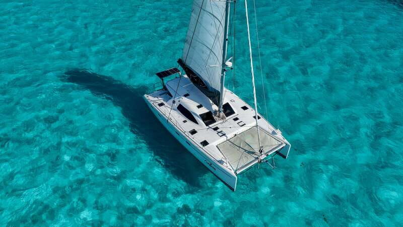 Cancún Private Catamaran with Snorkel and Open Bar - Key Points