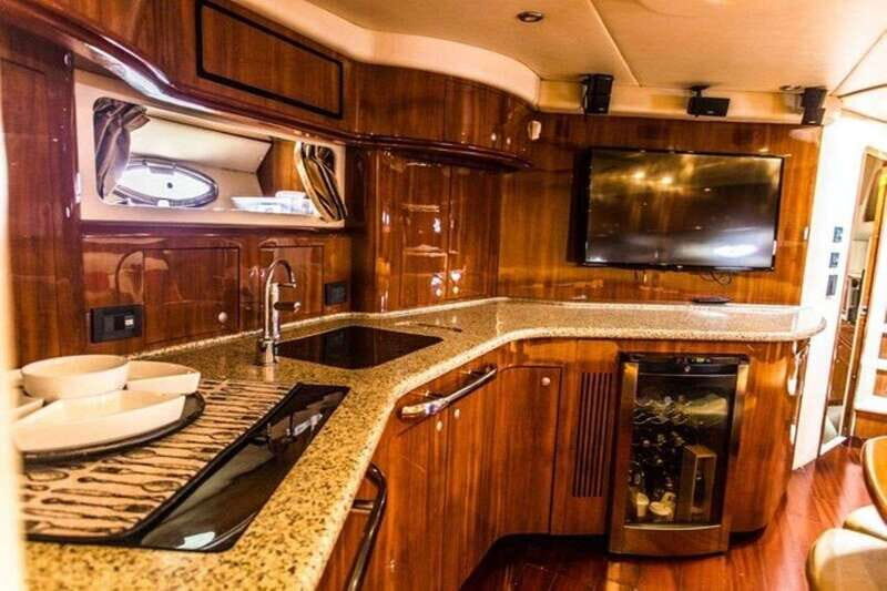 Cancun private yacht Sea Ray Sundancer 60 feet - FAQs