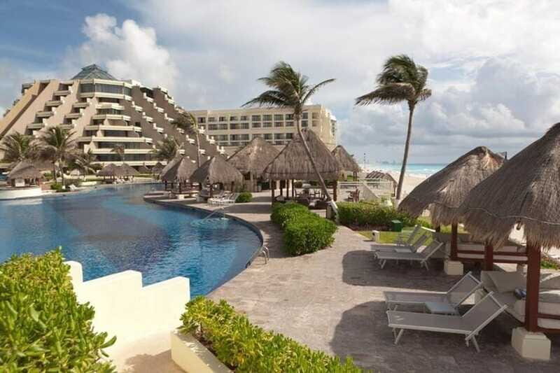 Cancun: Sightseeing Walking Tour With a Local Guide - Practical Considerations and Tips
