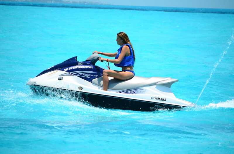 Cancun: Waverunner in Nichupte Lagoon - Considering the Value