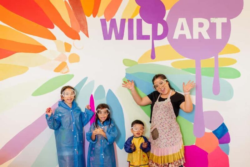 Canggu: Neon paint under UV lights, with fun and unusual tools - Canggu: Neon paint under UV lights, with fun and unusual tools