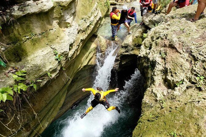 Canyoneering in Kawasan Badian Tour with Lunch & Transportation - Discover the Thrill of Canyoneering in Kawasan Badian: An In-Depth Review