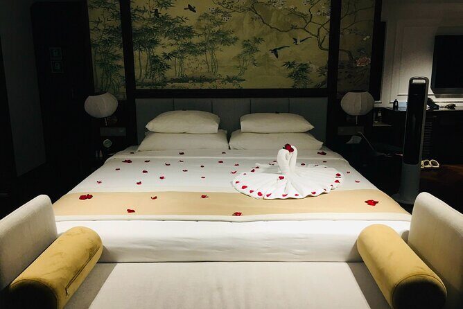 Capella Cruise 2-day Explore Halong Bay and Lan Ha Bay from Hanoi - Who Should Consider This Experience?