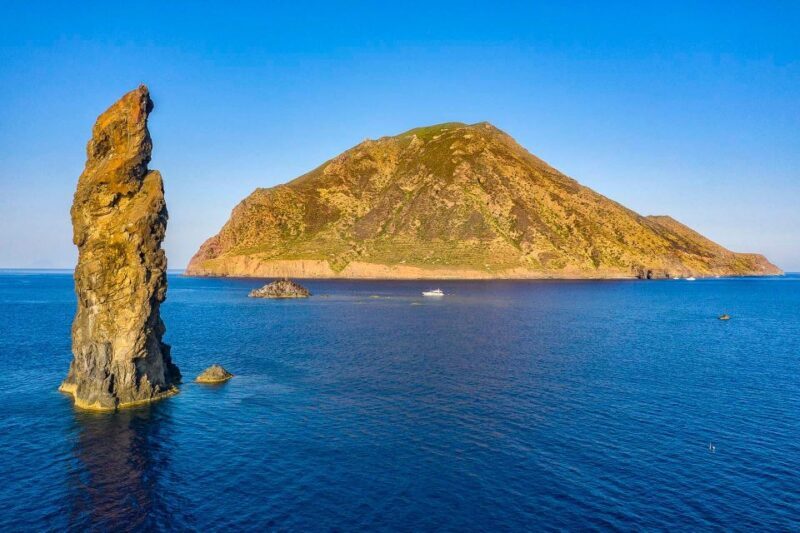 Capo d'Orlando: Mini-cruises to Lipari, Salina and Filicudi - A Practical Introduction to the Tour