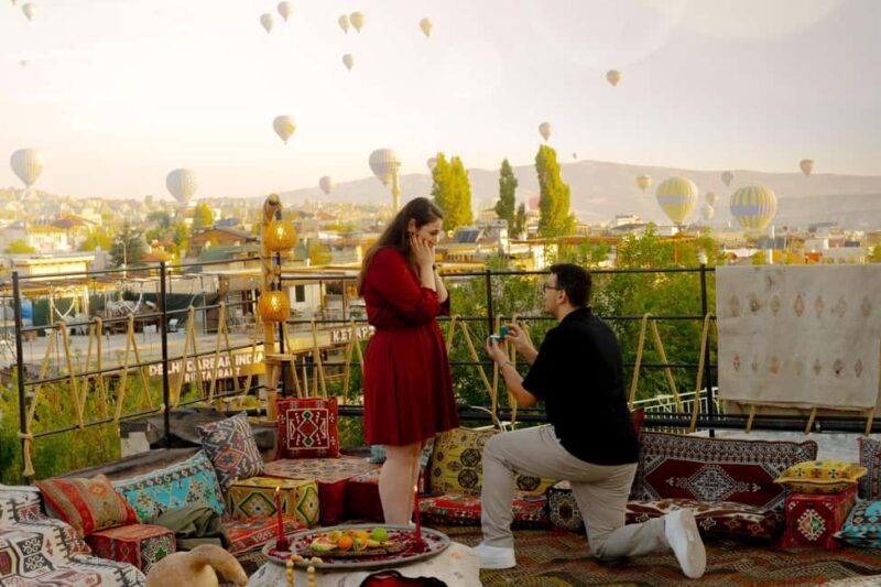 Cappadocia: Rooftop Photoshot with Hot Air Ballons - Who Will Love It?