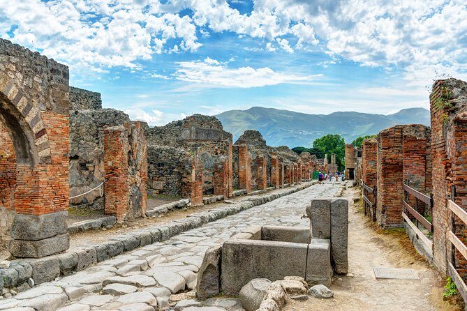 Capri, Blue Grotto, Sorrento & Pompeii Private Tour - What to Expect from This Tour