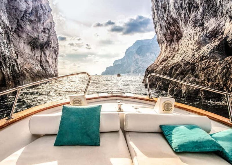 Capri: Boat tour Adventure Cave Swim Beaches & Island Visit - Li Galli Islands: Swim, Snorkel, and Relax
