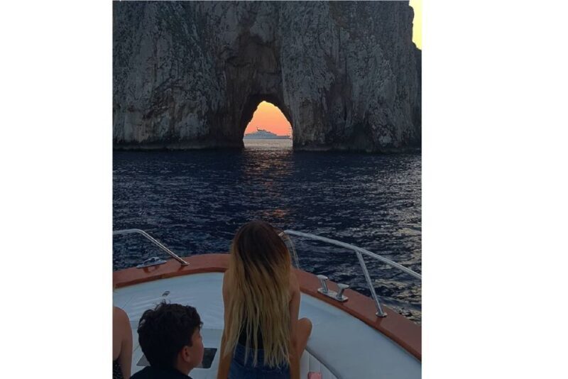 Capri: Day & Night Boat Tour - FAQs