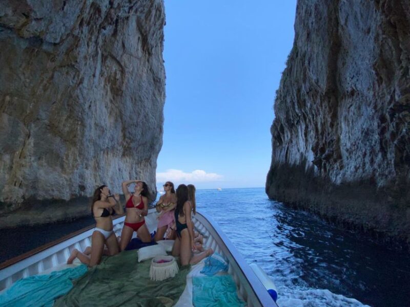 Capri: Island and Grottos Boat Cruise with Snacks and Drinks - A Closer Look at the Itinerary
