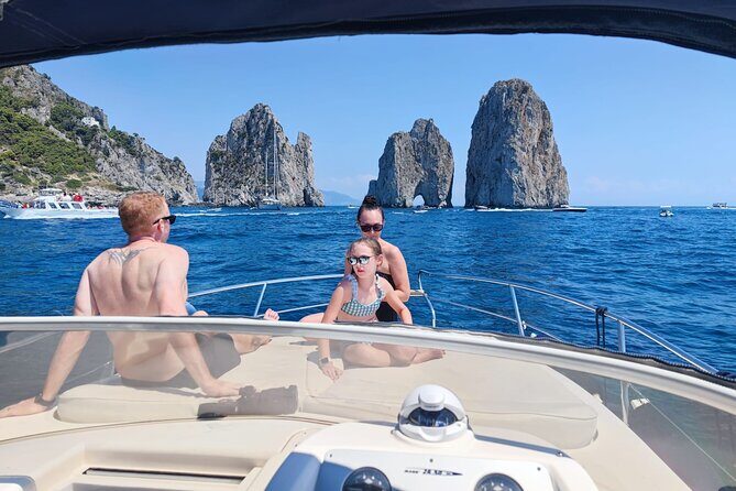 Capri Private all inclusive Boat Tour with City Exploration - Key Points