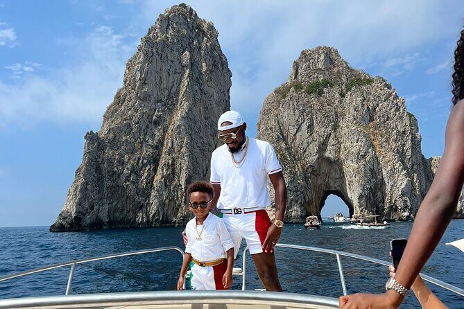 Capri Private all inclusive Boat Tour with City Exploration - Detailed Breakdown of the Itinerary