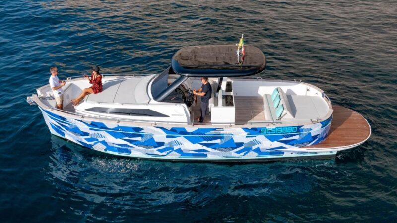 Capri private boat tour from sorrento on Gozzo 35 - Key Points