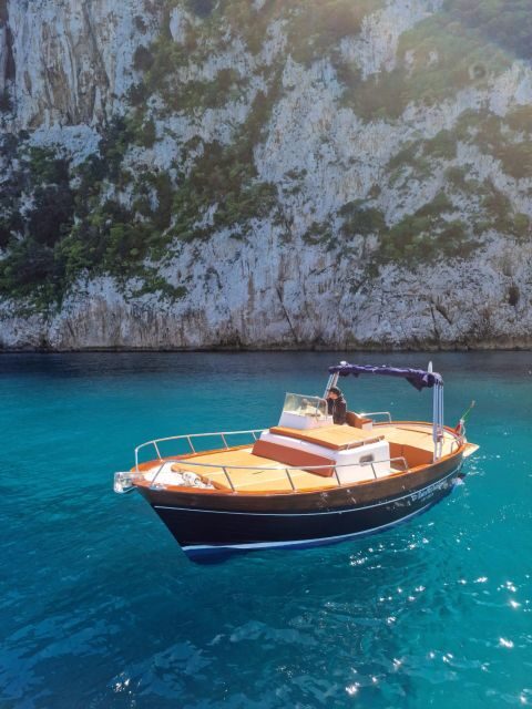 Capri: private boat tour with visit to the caves - Key Points