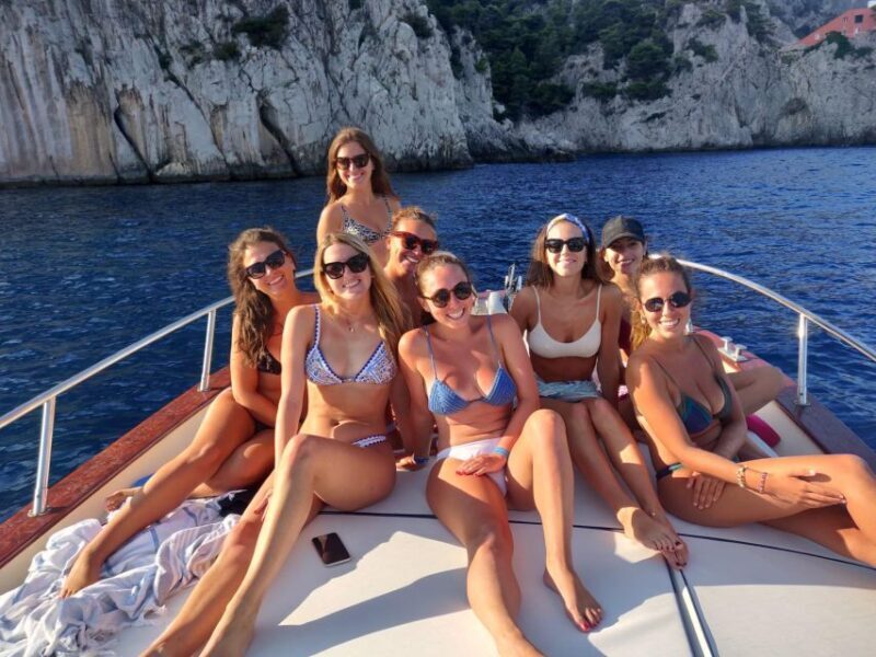 Capri: private tour in a typical boat - Key Points