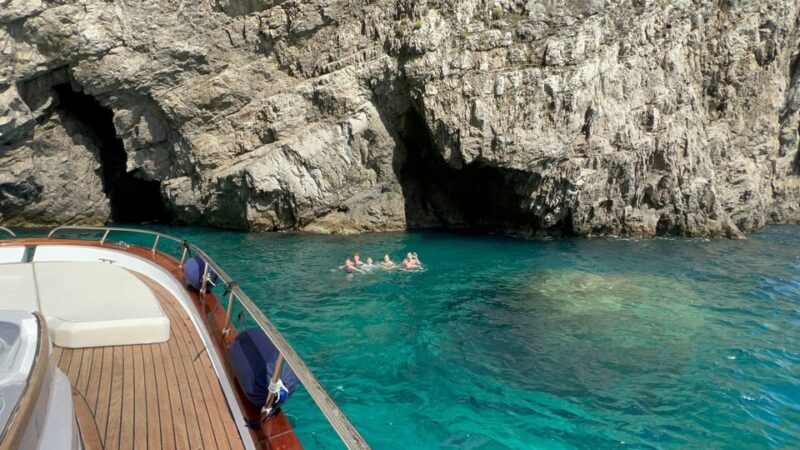 Capri: Secret Corners Boat Tour with Local Skipper - Key Points