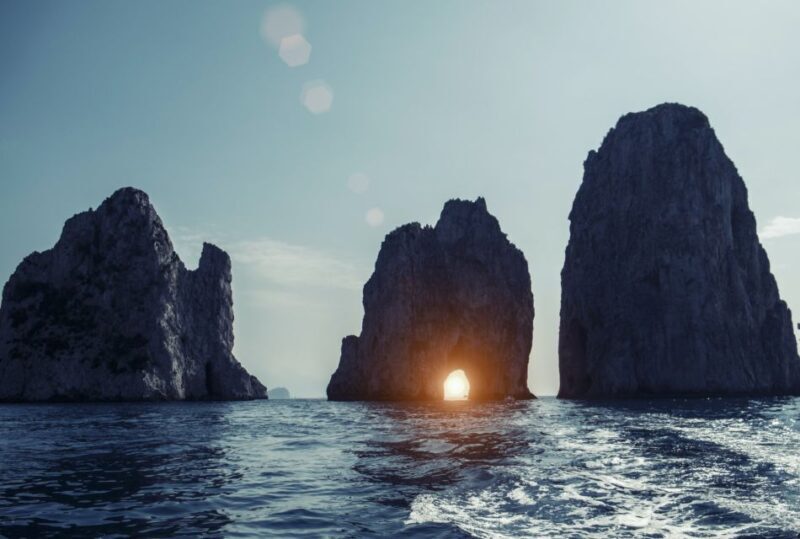 Capri tour with the iconique Gozzo Sorrentino - Exploring the Excursion: A Step-by-Step Breakdown