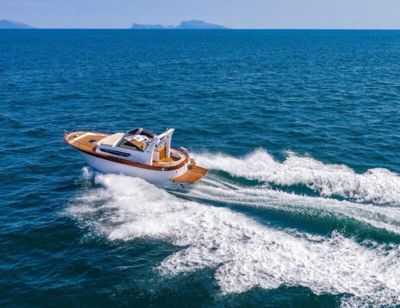Capri tour with the iconique Gozzo Sorrentino - Authentic Experiences and Authenticity