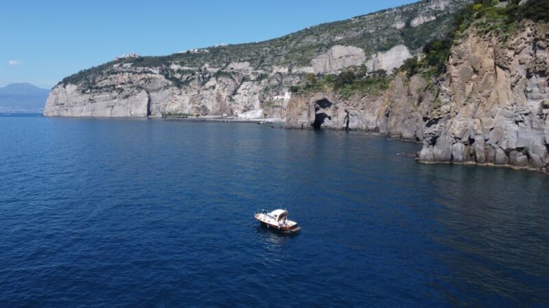 Capri tour with the iconique Gozzo Sorrentino - FAQs