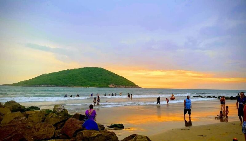 Car and walking tour of Mazatlán - Passing Through the Golden Zone