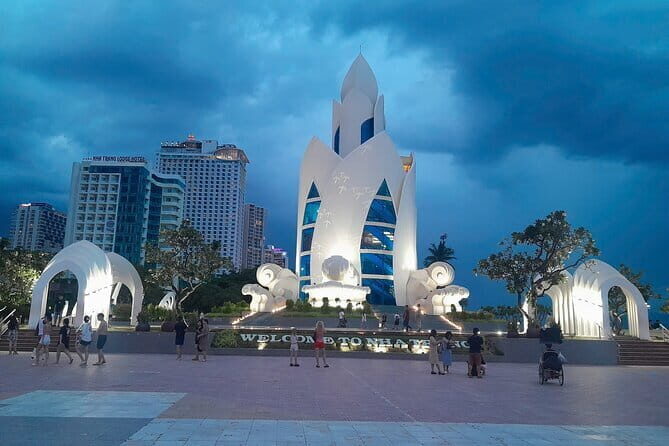 Car Hire & Driver: Half-day Da Nang City from Hoi An - Who Should Consider This Tour?