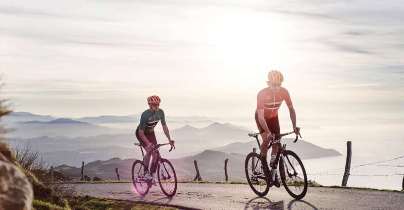 "CARESSING THE SEA" Road cycling guided tour. - Key Points