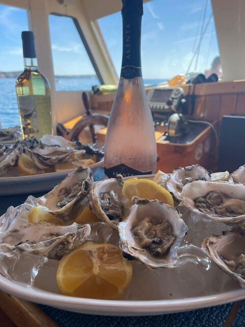 Carloforte e Isola di S. Pietro, tour on a yacht with lunch - FAQ