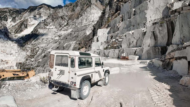 Carrara: Tour Cave Michelangelo and Carrara Art Studios - Key Points