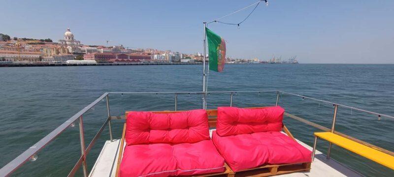 Cascais Coastal Secrets: 90-Minute Cruise with Free Drinks - The Highlights: Views, Commentary, and Drinks
