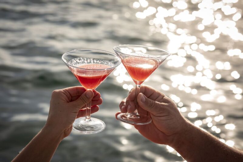 Cascais: Private boat with skipper, fuel, food and drinks - FAQ
