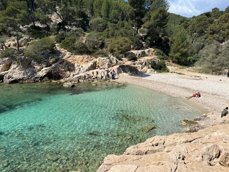 Cassis : Hiking Tour 2 Calanques with swimming - Discovering the Calanques: What to Expect