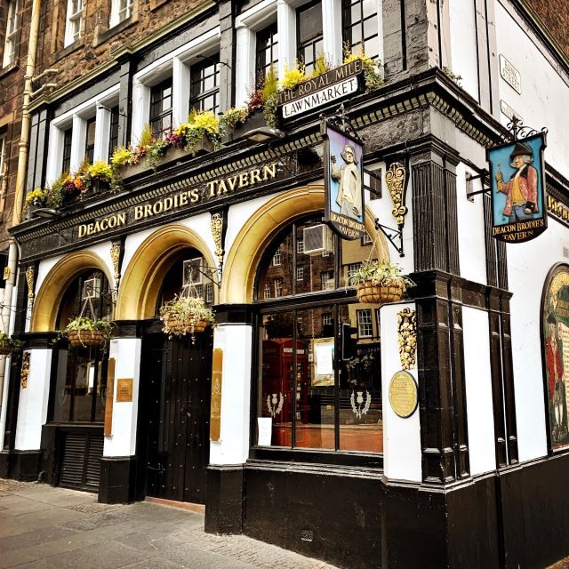 Castle & Cobblestones: 8-Hour Private Edinburgh Walking Tour - Edinburgh Castle: Royal Majesty